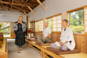 「OTERA STAY（お寺ステイ）」の座禅や写経で、ビジネスマンのストレスを解消！ - GENTRY